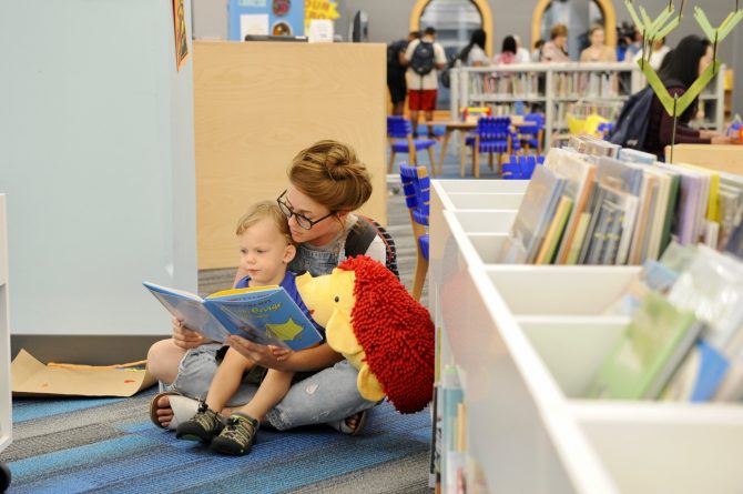 Caught Reading: Children’s Library at HWLC, August 2017 | Chicago ...