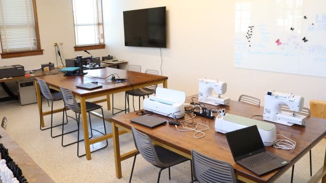 Legler Regional Maker Lab | Chicago Public Library